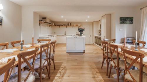 A handsome large 9 bedroom 17th Century village house moments from The ...