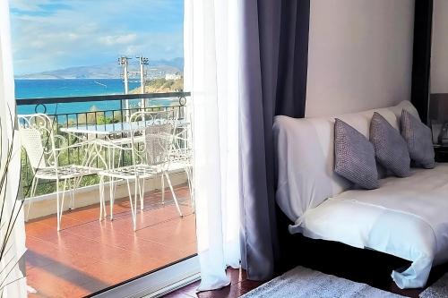 Pool & Seaview apartment beachside, Athens (updated prices 2024)