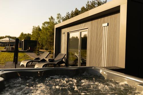 Uroczy mały domek z jacuzzi, Długosiodło (updated prices 2024)