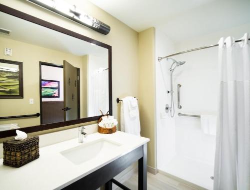 Bass Pro Shops Angler's Lodge, Hollister (updated prices 2024)