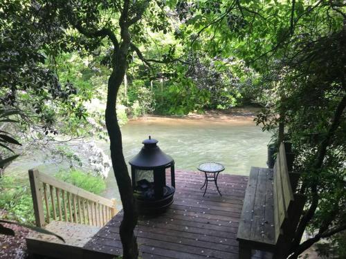 Cabin Fever on Cartecay River, Ellijay (updated prices 2024)