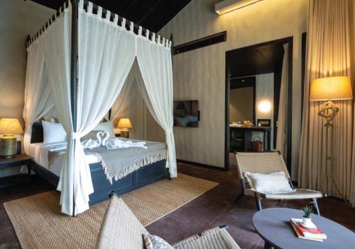 Red Thread Morjim, Morjim (updated prices 2024)