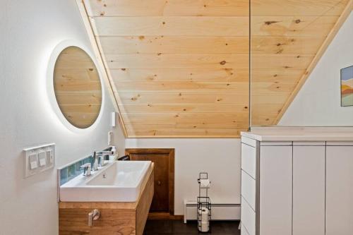 The Blue Forest Chalet - Kayak, Hike, Hot Tub, East Stroudsburg ...