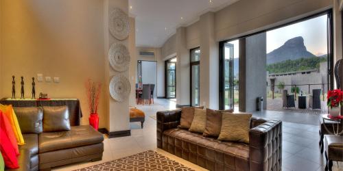 Legend Simba Safari - Legend Golf Safari Resort, Golders Green (updated ...