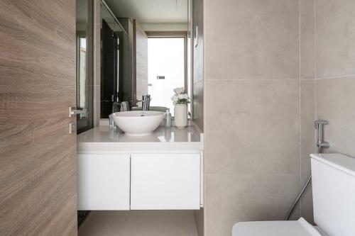 Frank Porter - Studio One, दुबई की (2026 के लिए अपडेट हुई कीमत)