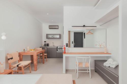 Plakakia Luxury Apartments, Makry Gialos (updated prices 2025)
