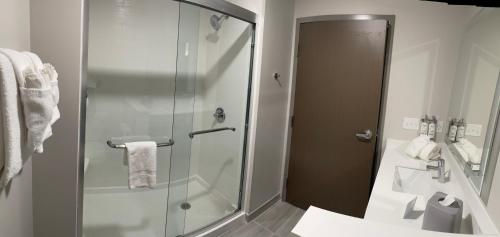 Holiday Inn Express & Suites Muskegon - Grand Haven, an IHG Hotel ...