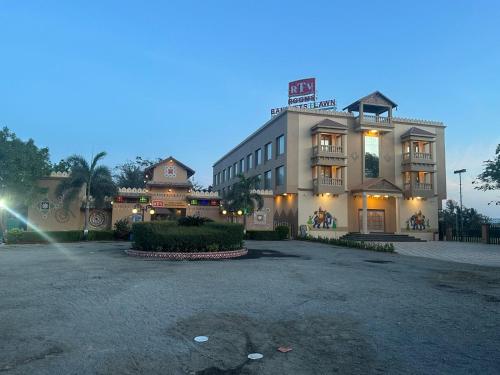 The 10 closest hotels to Jamnagar Airport (JGA) | Booking.com