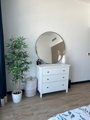 Specious cosy bedroom in Al Sufouh, दुबई की (2026 के लिए अपडेट हुई कीमत)