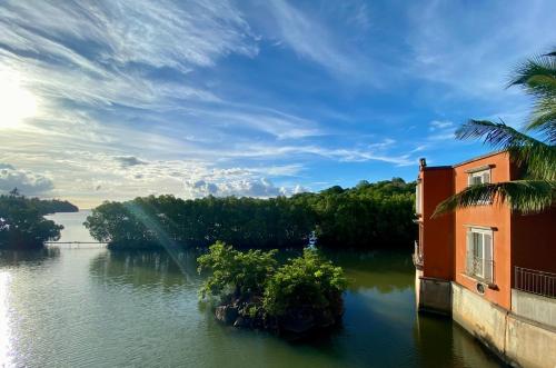 Port Chambly Riverfront Villa, Terre Rouge (updated prices 2024)