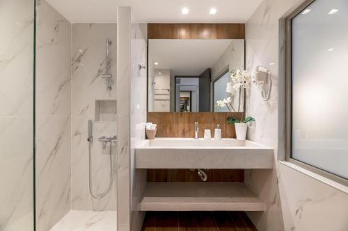 The HostMaster Infinity Suite, Athens (updated prices 2025)