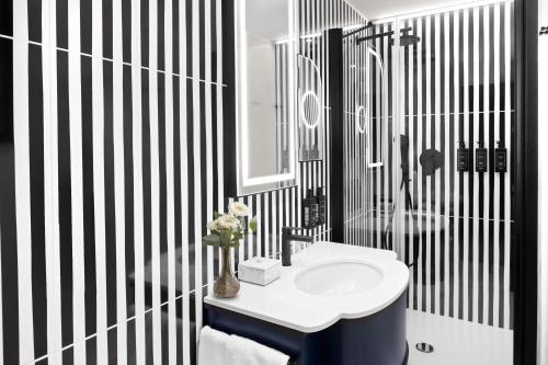 Anglo American Hotel Florence, Curio Collection By Hilton, Florence ...