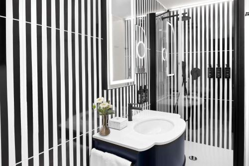 Anglo American Hotel Florence, Curio Collection By Hilton, Florence ...