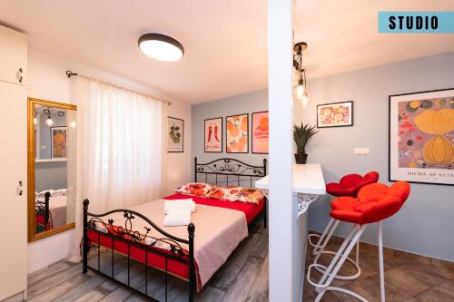 Studio apartment & room SPLIT-TWO DIFFERENT UNITS!, Split (updated ...