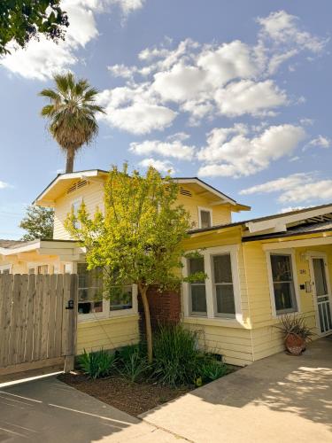 The Good Manor, Fresno (updated prices 2025)