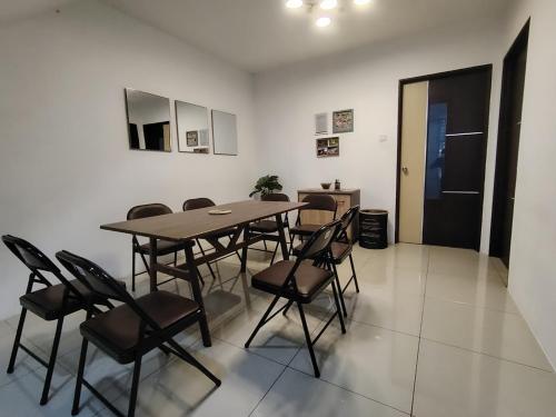 JNJ Miri Homestay - Miri Serene Shangrila, Luak with 4-bedroom, Miri ...