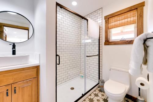 Rustic Bondurant Cabin Fish, Hike, and Bike!, Bondurant की (2026 के लिए ...