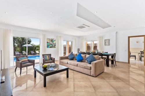 Villa Helene Norvilla - Luxury villa walkable to shops, restaurants ...