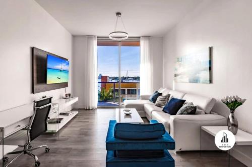 BnB Hyperion - Serene 2B1B w Stunning Views for 9, Hollywood (updated ...
