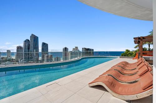 Modern 2 Bedroom Unit at The Gallery Residences in Broadbeach - Q Stay ...