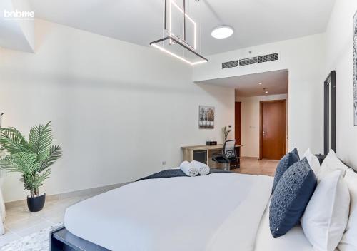 bnbmehomes - DAMAC Waves Tower, Dubai (updated prices 2025)
