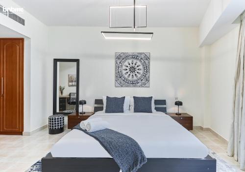 bnbmehomes - DAMAC Waves Tower, Dubai (updated prices 2025)
