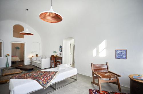 Castellana Cycladic House, Pyrgos (updated prices 2026)