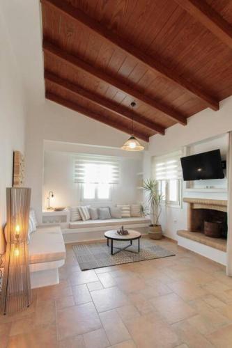 Naxos Chalkion Beautiful Detsis House with jacuzzi, Khalkíon (updated ...