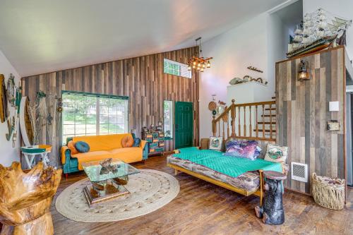 Lake William Symington Getaway with Hot Tub and Dock!, Brinnon (updated ...