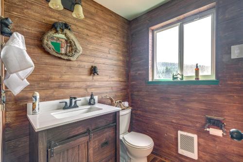 Lake William Symington Getaway with Hot Tub and Dock!, Brinnon (updated ...