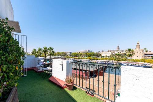 Apartment Ático con vistas a la Torre del Oro y Catedral, Seville ...