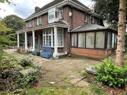 Burleigh House, Wetleyrocks (updated prices 2024)