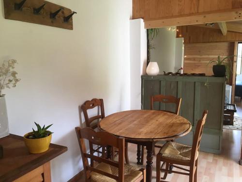 Lérable pourpre de la grotte au lion, Arbon (updated prices 2024)