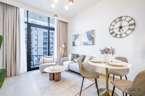 Inviting 1BR Apartment in Azizi Riviera 32, Al Merkadh by Deluxe ...