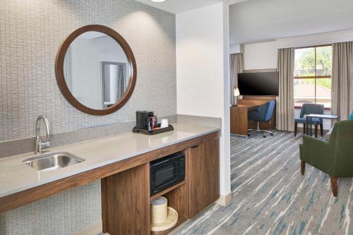 Hampton Inn & Suites Saratoga Springs Downtown, Saratoga Springs ...