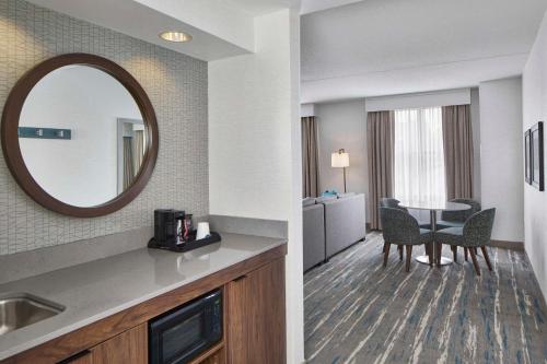 Hampton Inn & Suites Saratoga Springs Downtown, Saratoga Springs ...