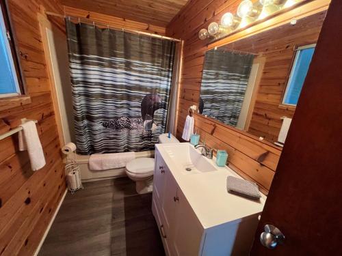 The “Loon” waterfront Muskoka cottage, Utterson (updated prices 2025)