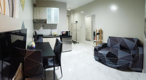 Monarch Parksuites - Balmoral Place (near NAIA, MOA, MOA Arena, DFA ...