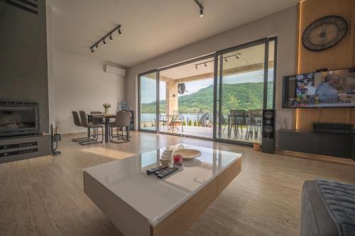 Delta Lake House, Topalovići (updated prices 2024)