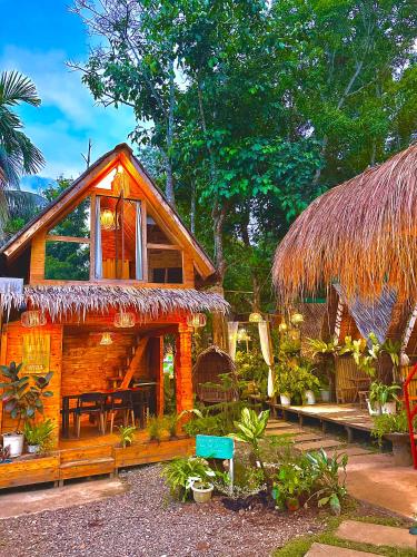 Juans Place - Bali Inspired Room, Tayabas (updated prices 2024)