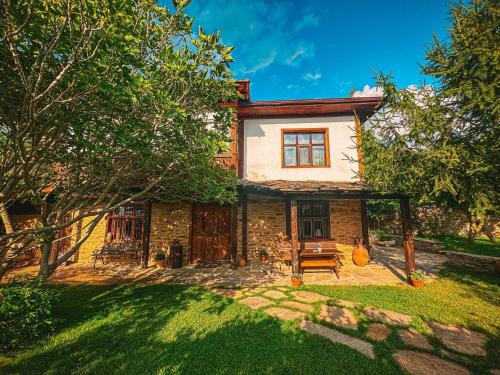 Кътче, Leshten (updated prices 2025)