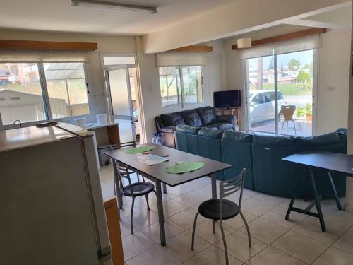 Lovely house apartment 2 bedrooms wiht nice view, Oroklini (precios ...