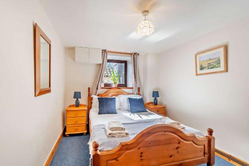 Tawny cottage w pool and enclosed garden, Pickering (updated prices 2024)