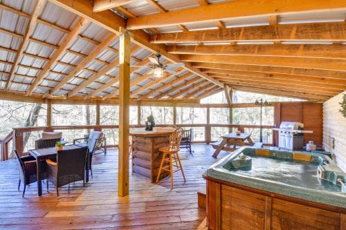 Riverfront Helen Cabin with Hot Tub and Deck!, Cleveland (updated ...