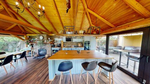 JANINE GARDEN, Braşov (updated prices 2024)