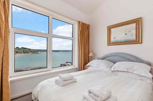 Captains View - Sea and Harbour Views Parking, Saundersfoot (updated ...