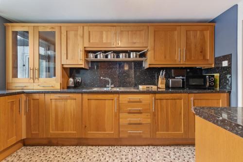Captains View - Sea and Harbour Views Parking, Saundersfoot (updated ...