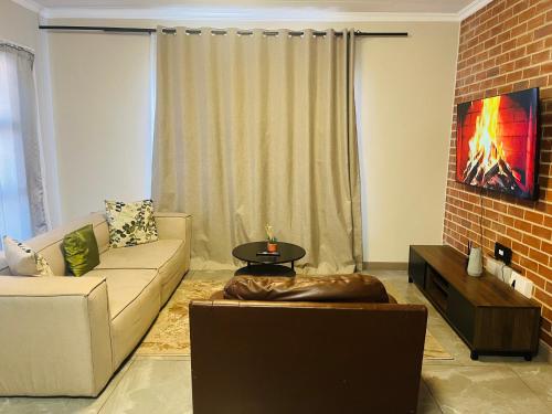 7 Elizabeth Place - Beautiful 1 bedroom unit next to Kyalami Racetrack ...