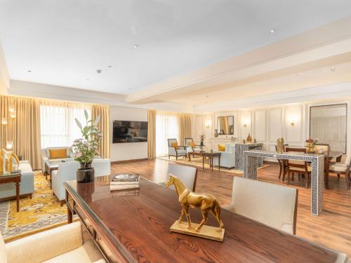 Radisson Collection Hotel & Spa, Riverfront Srinagar, Srinagar (updated ...