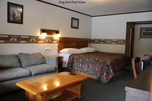 Two Rivers Lodge, Bryson City (updated prices 2024)